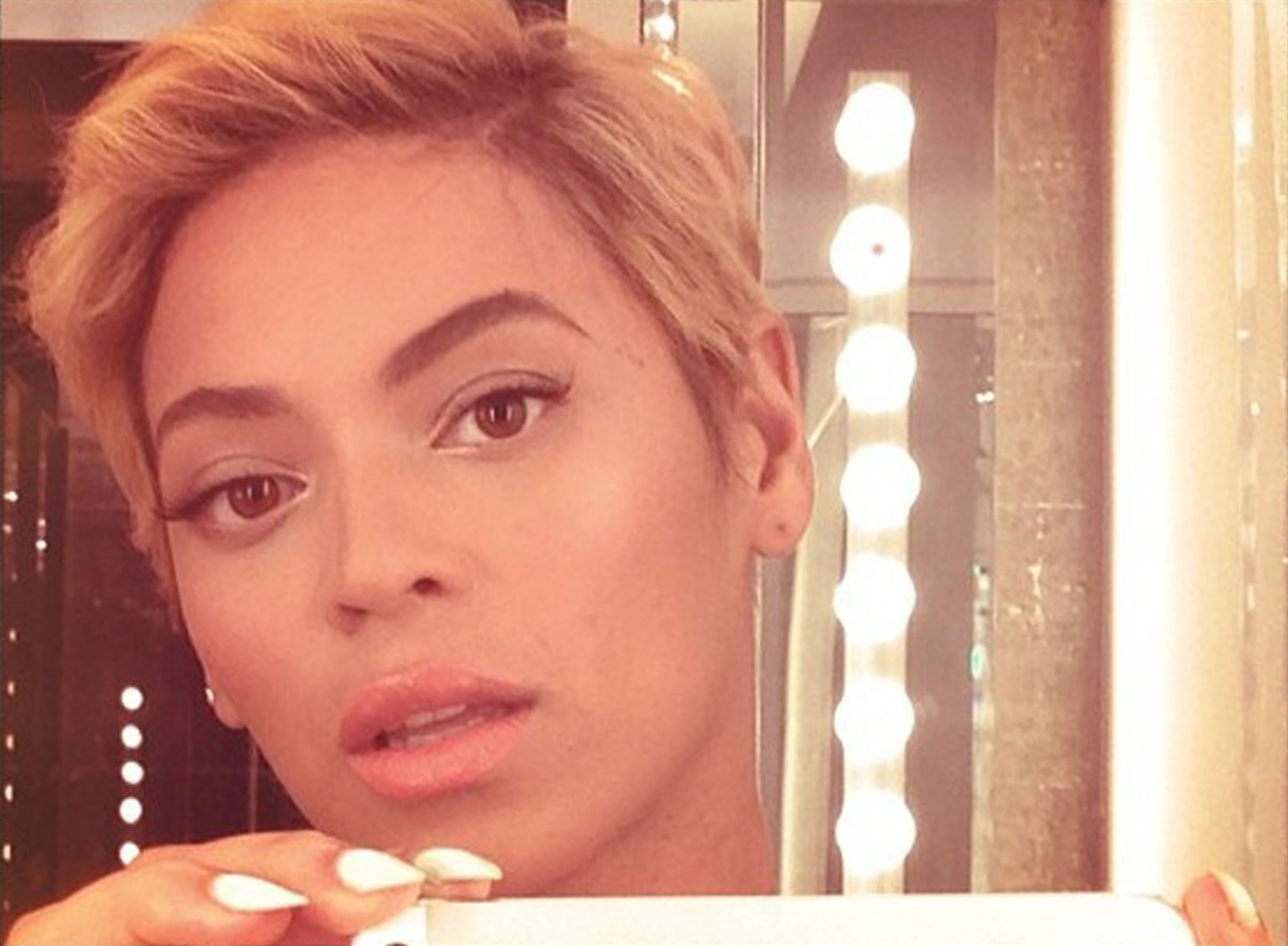 10 Secrets To The Perfect Selfie Really Ree